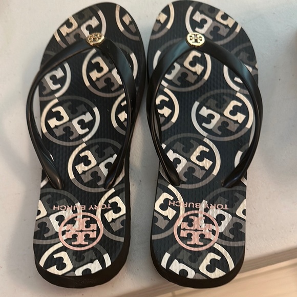 Tory Burch | Shoes | Tory Burch Monochrome Logo Flip Flops | Poshmark